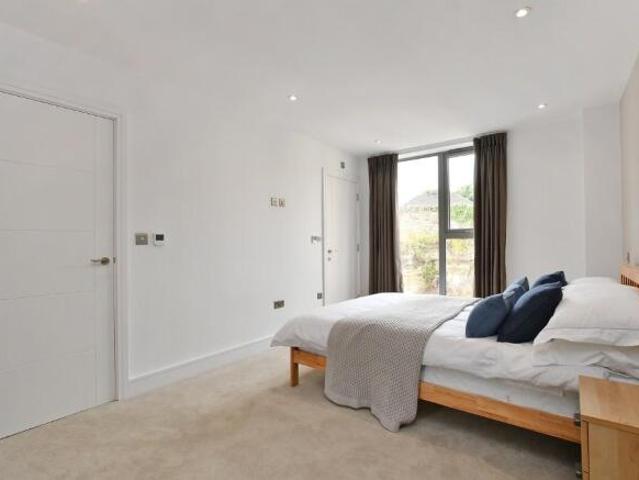 3 bedroom apartment for rent in Apartment 8, Hillgate Place, David Baldwin Way, S11