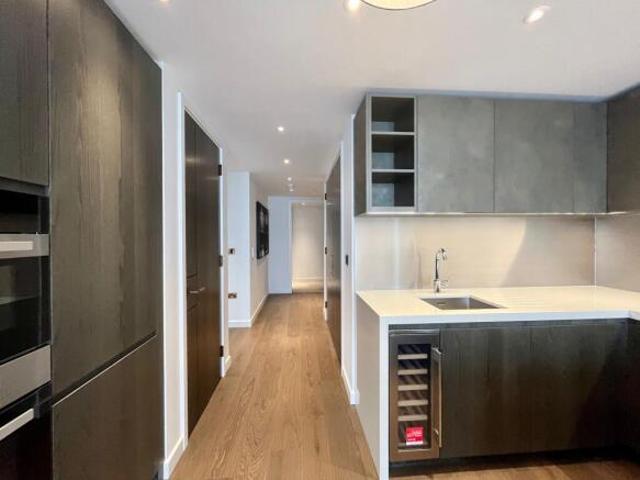 3 bedroom apartment for rent in Apartment B, Carnation Way, London, SW8