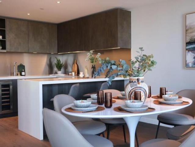 3 bedroom apartment for rent in Apartment B, Carnation Way, London, SW8