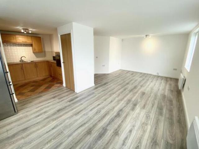3 bedroom apartment for rent in Aprilia House, Lloyd George Avenue, CF10