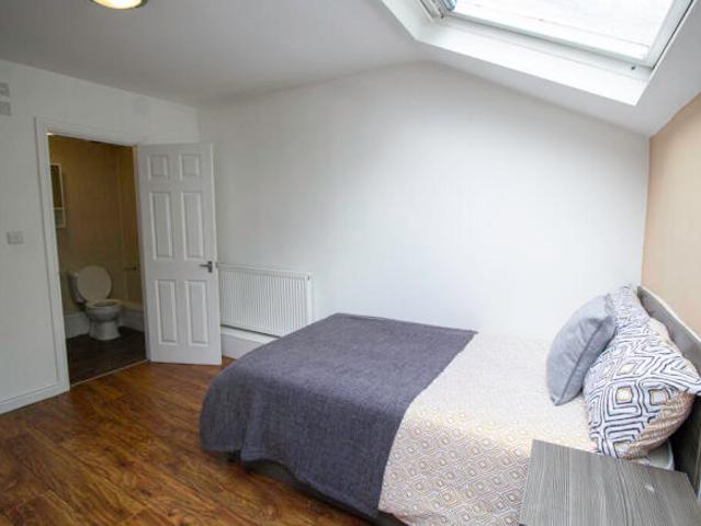 3 bedroom apartment for rent in Apt 4, St John's Terrace #700654, LS3