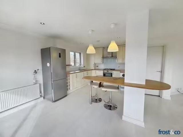 3 bedroom apartment for rent in Ardmore Road, Ashley Cross, BH14