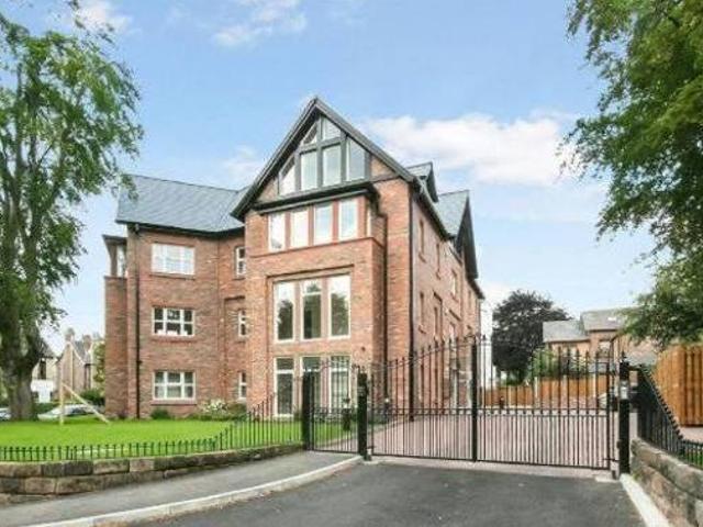 3 bedroom apartment for rent in Ashley Road Hale WA15