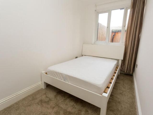 3 bedroom apartment for rent in Bush Road, London, Greater London, SE8