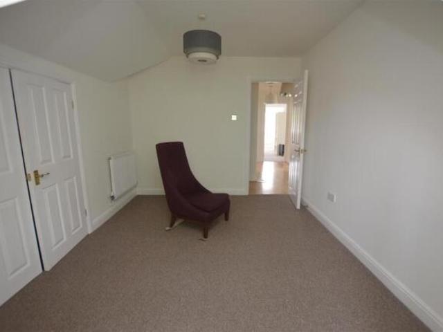 3 bedroom apartment for rent in Basildon Close, Watford, WD18