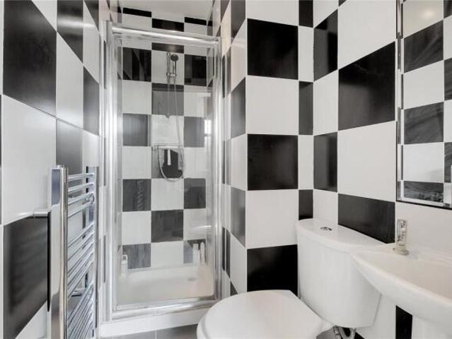 3 bedroom apartment for rent in Battersea Park Road, London, SW11