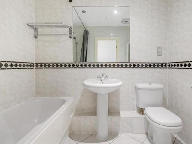 3 bedroom apartment for rent in Beckford Close London W14