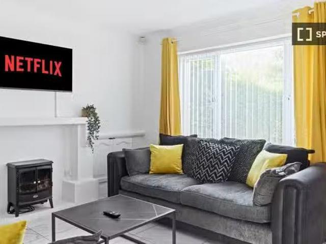 3 bedroom apartment for rent in Bells Lane, Nottingham