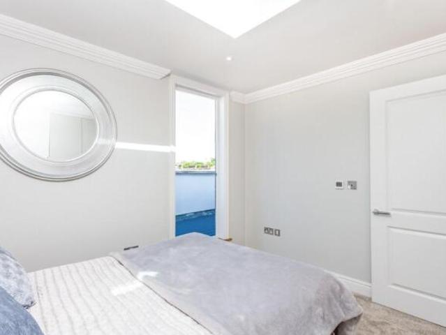 3 bedroom apartment for rent in Benwell Road, London, N7