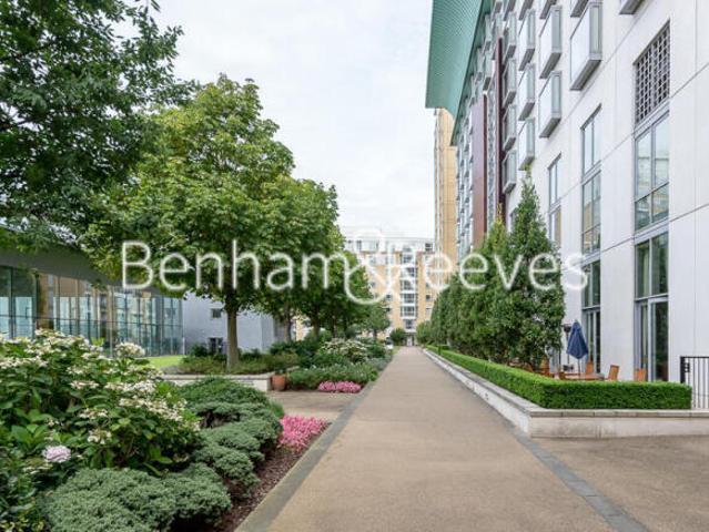3 bedroom apartment for rent in Berkeley Tower, Westferry Circus, Tower Hamlets, London, E14