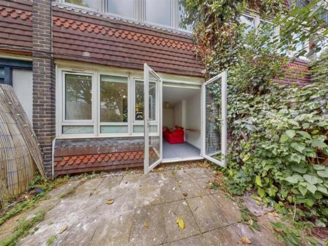 3 bedroom apartment for rent in Brancaster House Moody Street, Stepney Green, E1