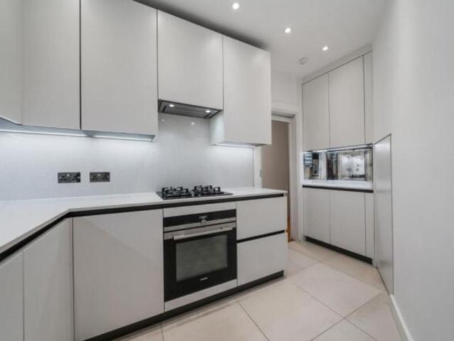 3 bedroom apartment for rent in Bracknell Gate, Frognal Lane, Hampstead, London NW3