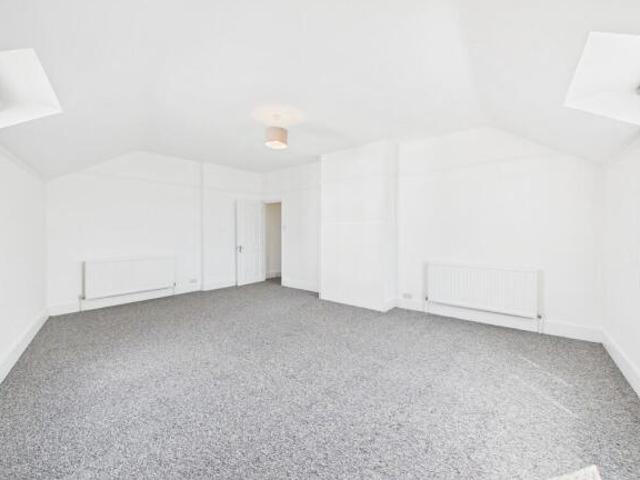 3 bedroom apartment for rent in Brighton Road, Worthing, BN11