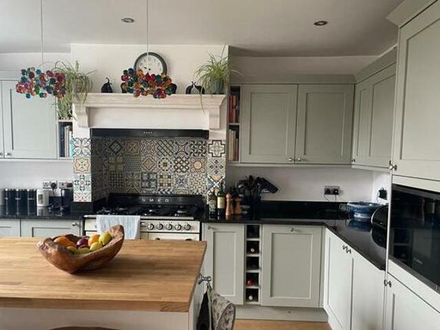 3 Bedroom Apartment For Rent In Bristol
