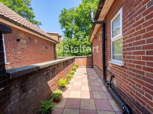 3 bedroom apartment for rent in Bromley Road, Bromley BR1