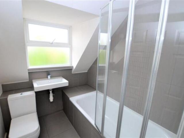 3 bedroom apartment for rent in Broxholm Road, London, SE27