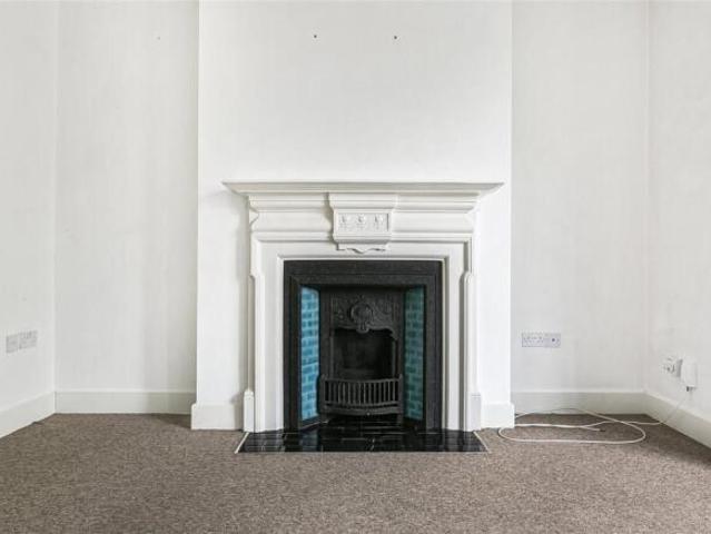 3 bedroom apartment for rent in Broxholm Road, London, SE27