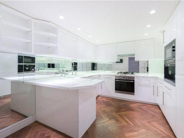 3 bedroom apartment for rent in Cadogan Square, Knightsbridge, London, SW1X