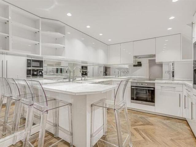 3 bedroom apartment for rent in Cadogan Square, Knightsbridge, SW1X