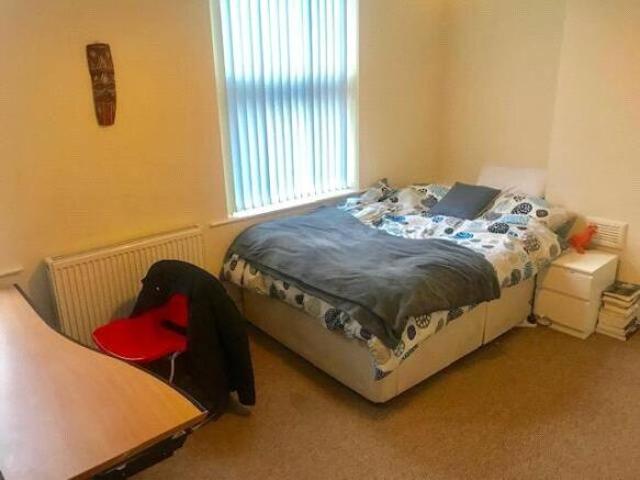 3 bedroom apartment for rent in Calthorpe St, London, WC1X
