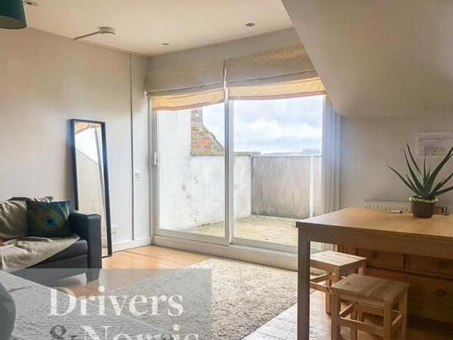 3 Bedroom Apartment For Rent In Camden, London