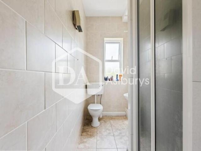 3 bedroom apartment for rent in Camden Road, Holloway, London, N7