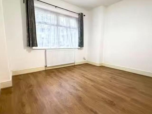 3 bedroom apartment for rent in Cann Hall Road, London E11 3NL.