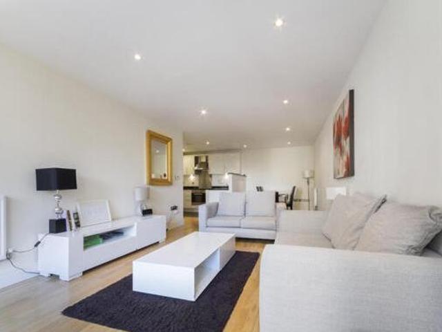 3 Bedroom Apartment For Rent In Canary Wharf, London