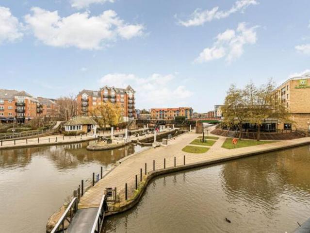 3 bedroom apartment for rent in Canute House, Brentford, TW8