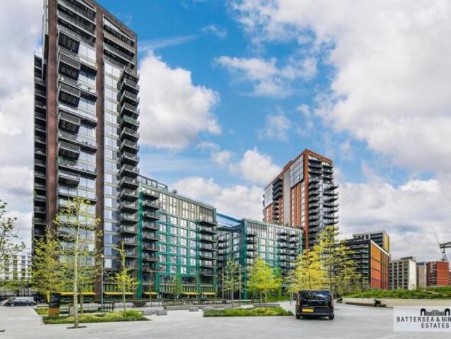 3 bedroom apartment for rent in Capital Building, Embassy Gardens, SW11