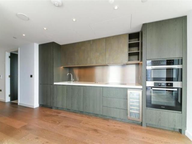 3 bedroom apartment for rent in Carnation Way, London, SW8