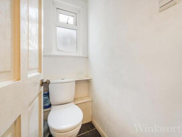 3 bedroom apartment for rent in Carholme Road, London, SE23