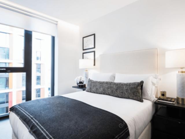 3 bedroom apartment for rent in Charles Clowes Walk, London, SW11