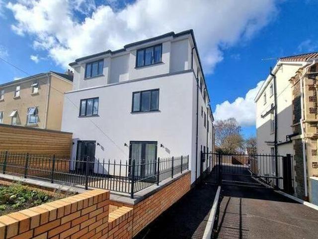 3 bedroom apartment for rent in Charlton Road Kingswood Bristol BS15