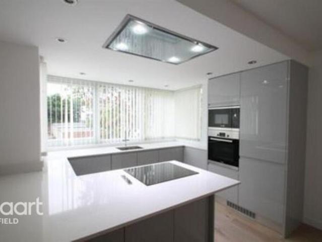 3 bedroom apartment for rent in Chase Road, London, N14