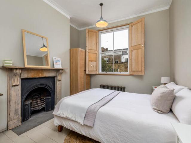 3 bedroom apartment for rent in Chesterton Road, Kensington, London, W10