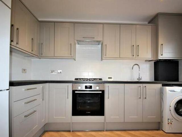 3 Bedroom Apartment For Rent In Chingford