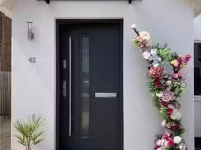 3 bedroom apartment for rent in Chiswick Homefields