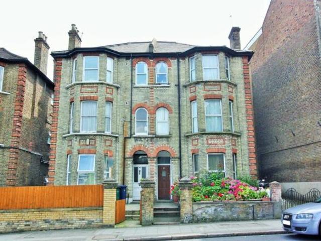 3 bedroom apartment for rent in Church Road, Hendon, NW4