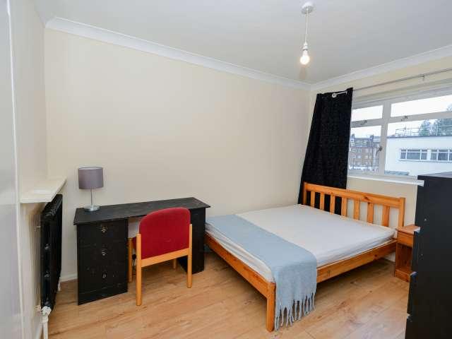 3 bedroom apartment for rent in Churchill Gardens, London