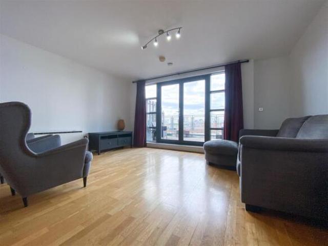 3 bedroom apartment for rent in City Gate 1, Blantyre Street, Castlefield, M15