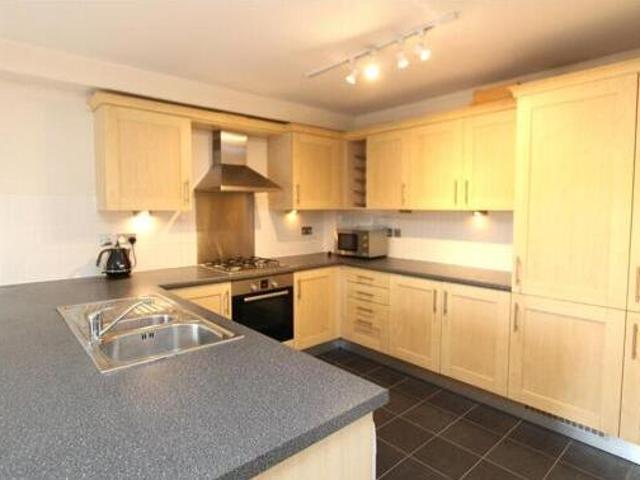 3 Bedroom Apartment For Rent In Clanfield, Hampshire