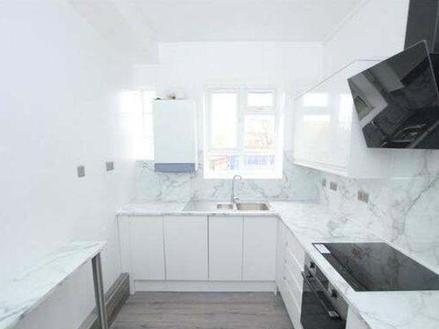 3 bedroom apartment for rent in Clapham Road London SW9