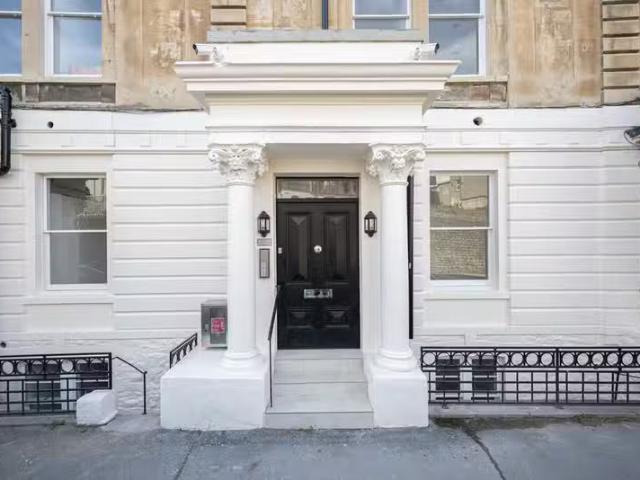 3 bedroom apartment for rent in Claremont Crescent, Weston sup.