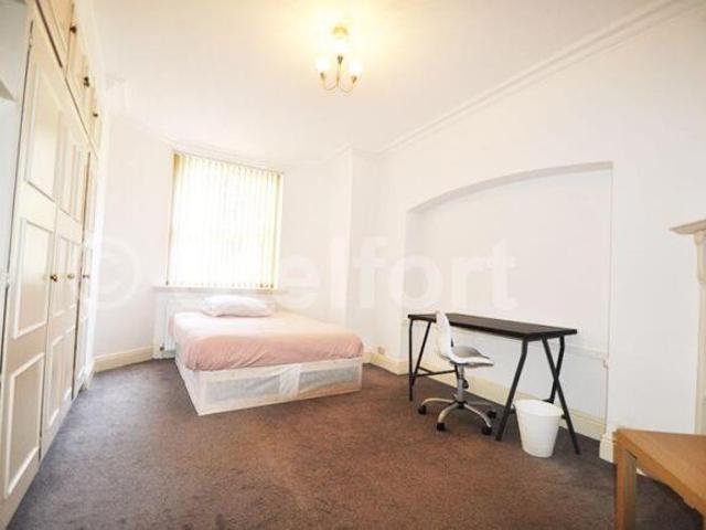 3 bedroom apartment for rent in Clarence Gate Gardens, Glentworth Street, London, NW1