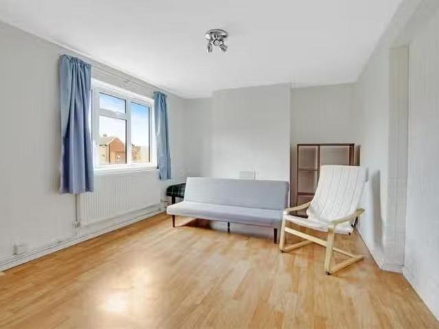 3 bedroom apartment for rent in Cobham Close, Bromley, BR2