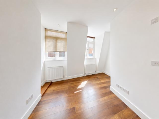 3 bedroom apartment for rent in Coleridge Road, London, N8