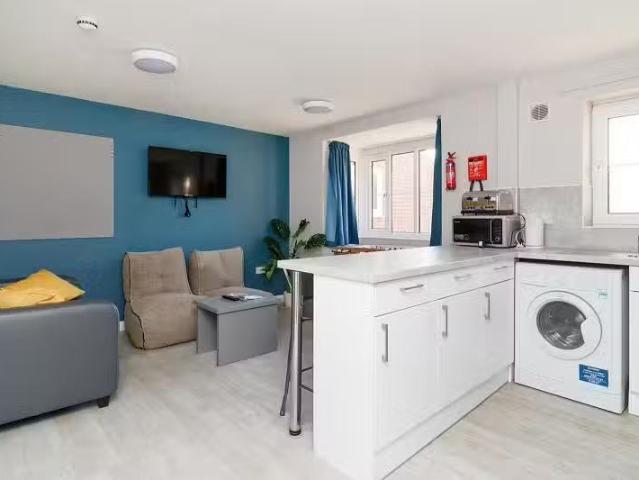 3 bedroom apartment for rent in College Court, College Road, C.