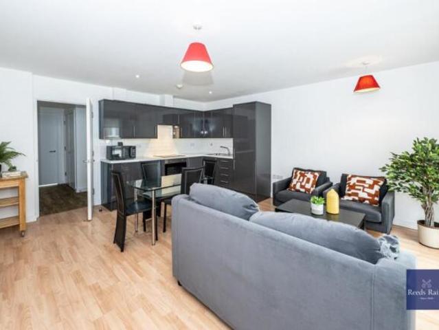 3 bedroom apartment for rent in Crampton Street, London, SE17