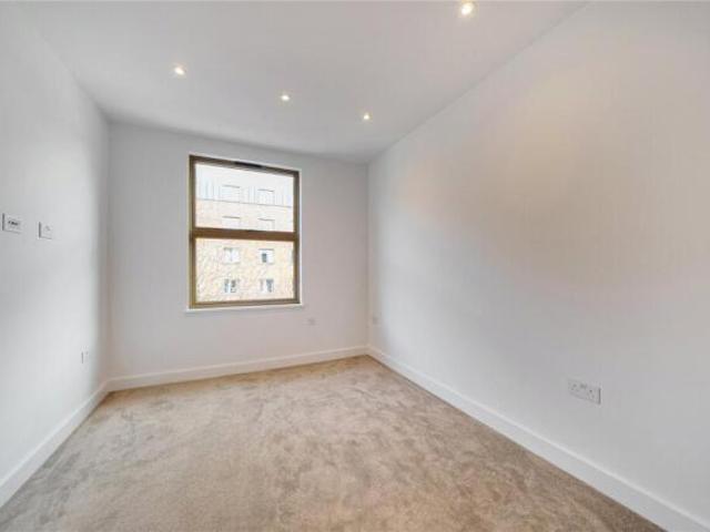 3 bedroom apartment for rent in Cricklewood Broadway, London, NW2